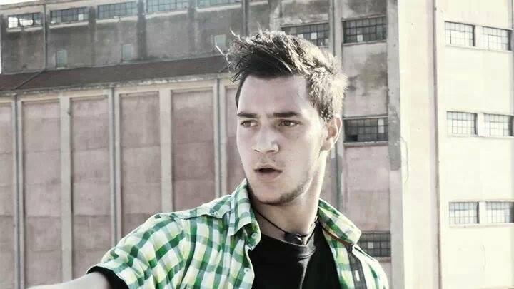 Patrizio Ratto sul palco dell'Ariston al fianco di Raffaella Carrà